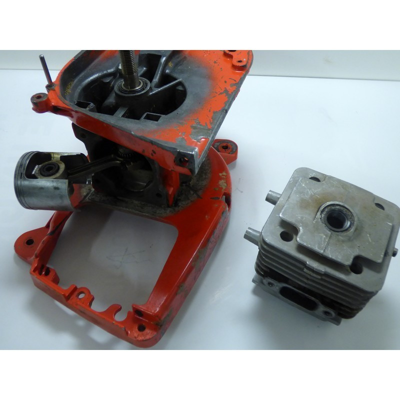 BAS - MOTEUR + CYLINDRE - PISTON TRONCONNEUSE HOMELITE 360 (3)