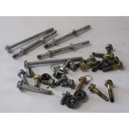 LOT DE VISSERIE MOTEUR HONDA GCV 160 (3)