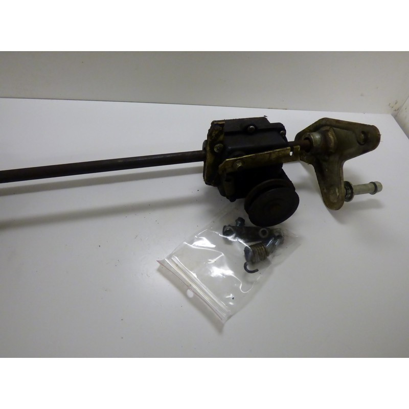 BOITIER TRACTAGE COMPLET+ESSIEU ARR OLEO-MAC MAX 53 TBS (1)